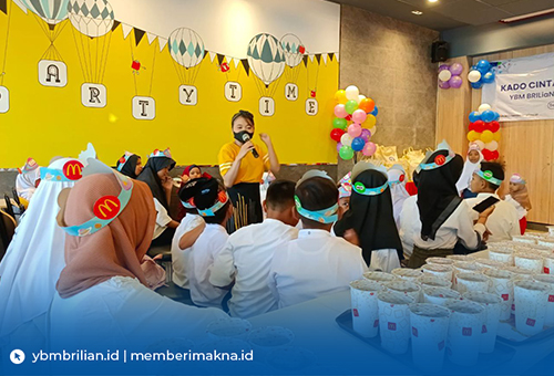 Ajak 50 Anak Yatim Dhuafa Makan Bareng, Sebagai Wujud Cinta Yatim Dhuafa di Bulan Muharram - YBM ...